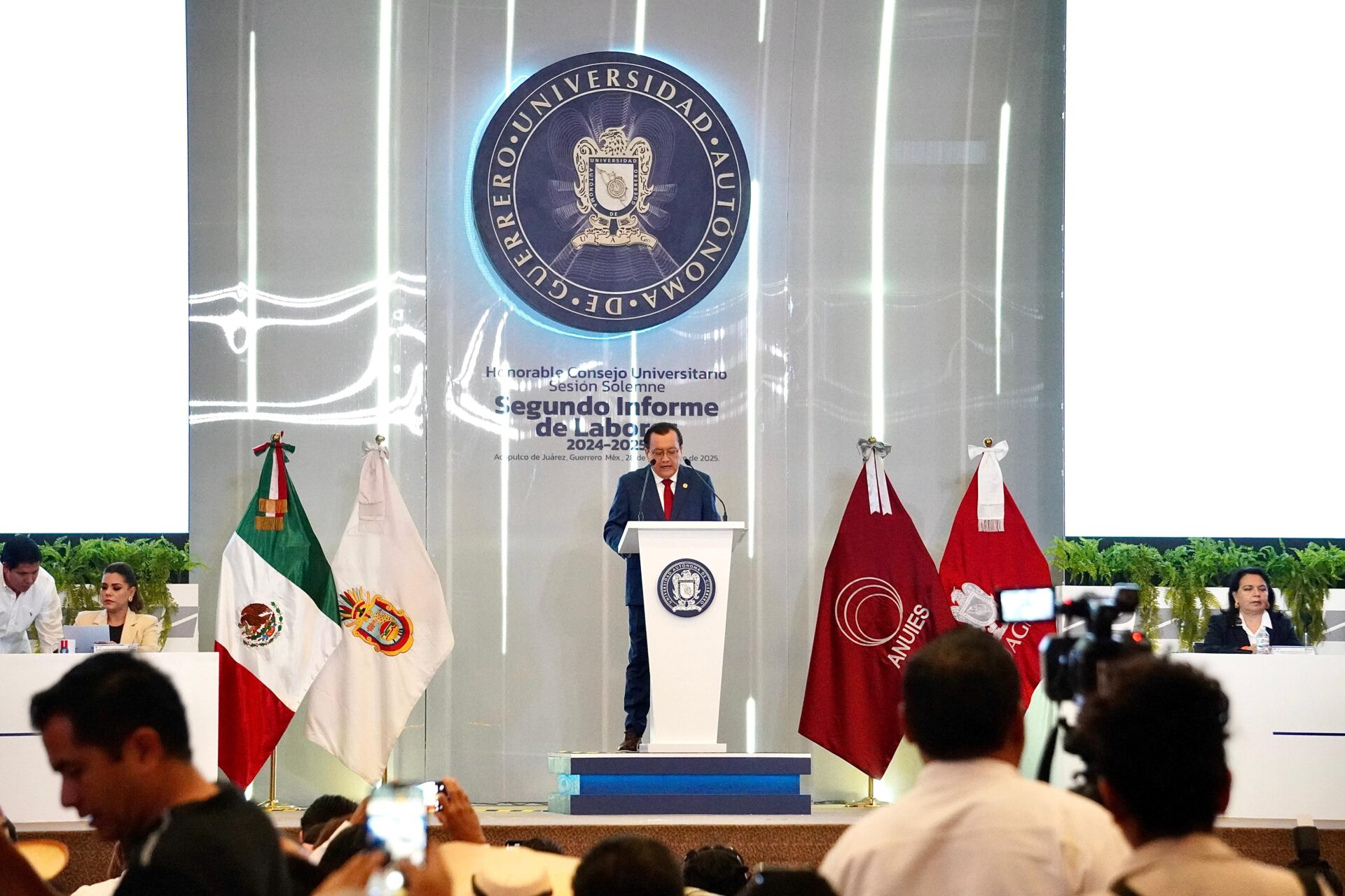 En el informe del rector Javier Saldaña, ratifica la Gobernadora Evelyn ...